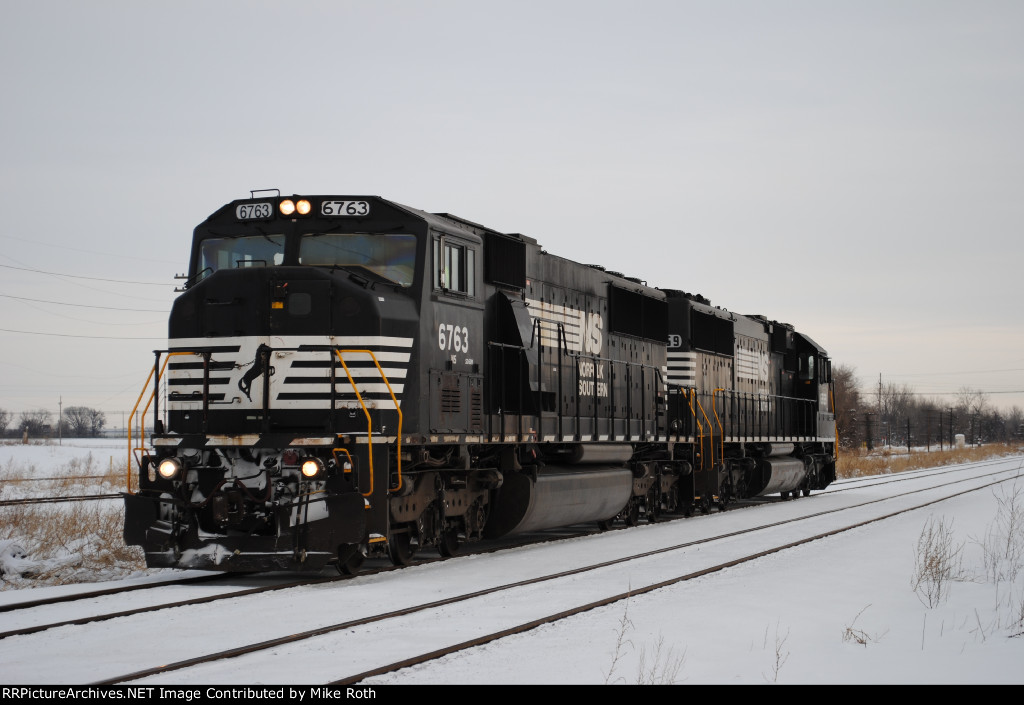 NS 6763 a southbound LEM